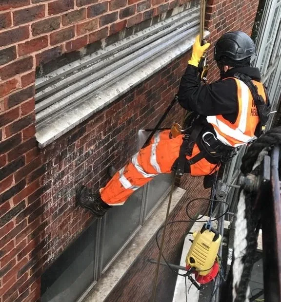 Rope Access Cleaning London |Peak Access